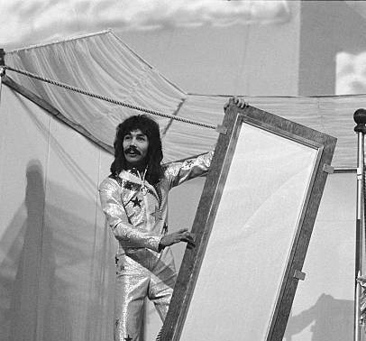 Disc Sawing Illusion – THE DOUG HENNING PROJECT